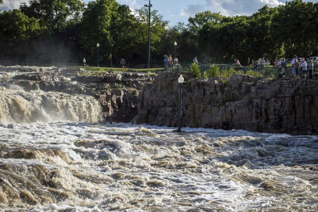 Millions swelter as temperatures soar across U.S., while floodwaters ...